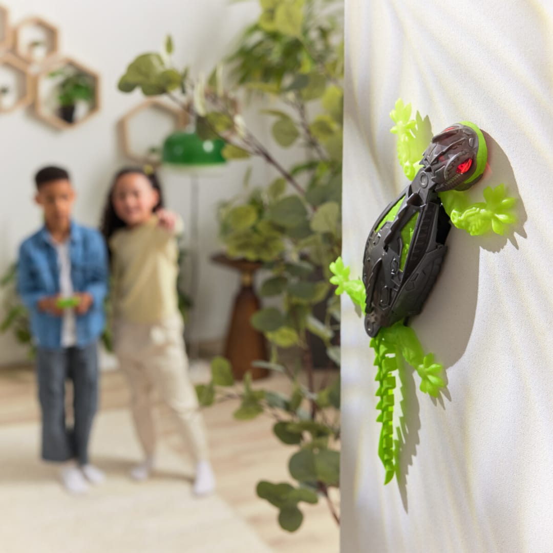 Hex Bots Wall Crawler Gecko Toy - Kmart