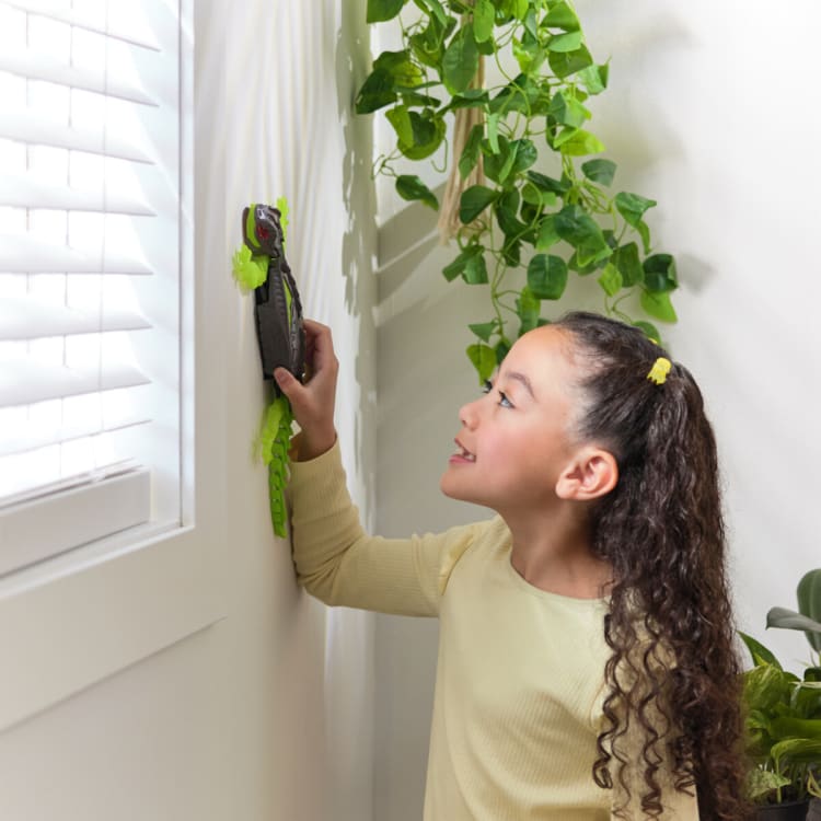 Hex Bots Wall Crawler Gecko Toy - Kmart